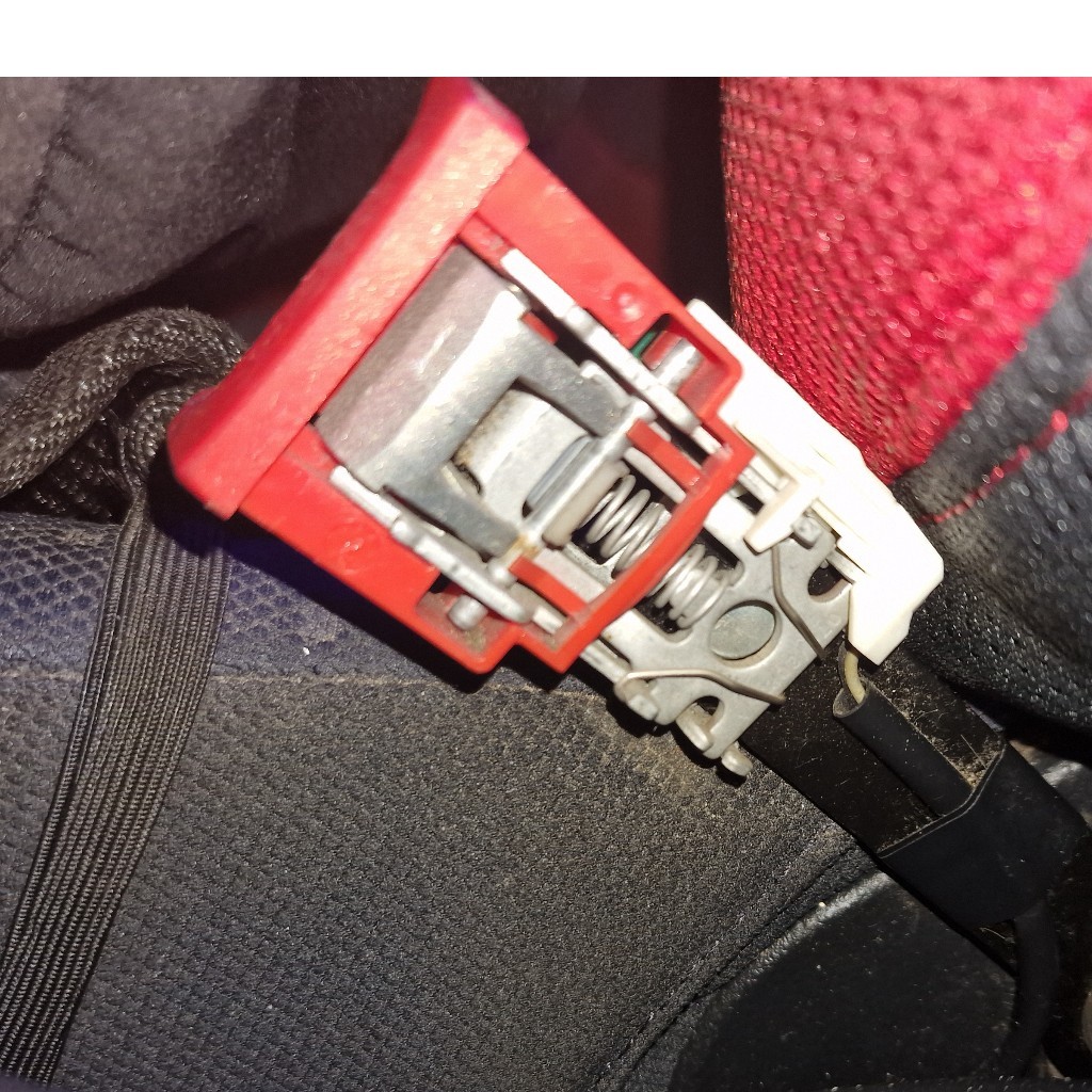 Nissan seat belt buckle store